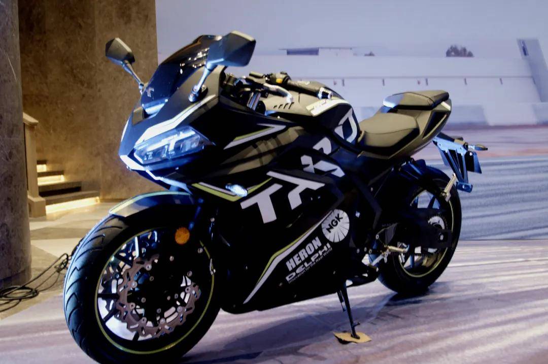 15980起滑动离合，电子快排，台荣发布双缸250仿赛GP1，开拓者400_搜狐汽车_搜狐网