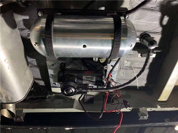 空气悬架李洋讲述奔驰V260改装AIRBFT气动避震品牌功能配置_搜狐汽车_搜狐网