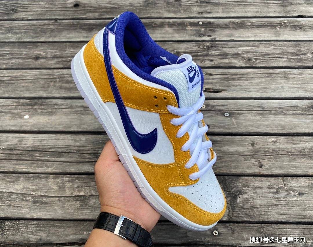 耐克Nike SB Dunk Low湖人紫金白黄-搜狐大视野-搜狐新闻