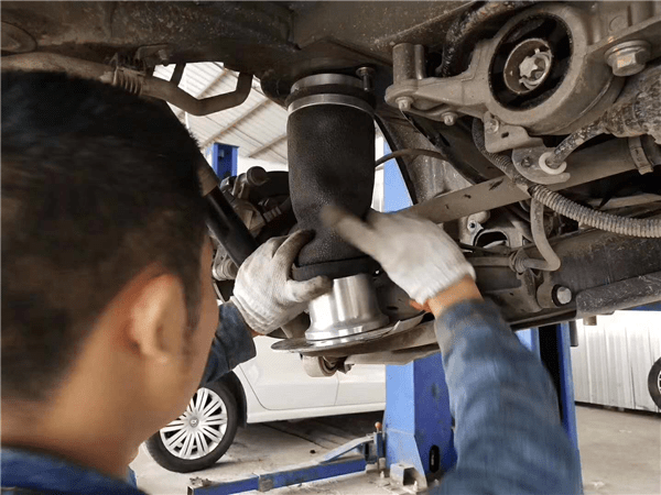 HF风格李洋讲述奔驰V260打造AIRBFT气动避震低趴效果案例_搜狐汽车_搜狐网