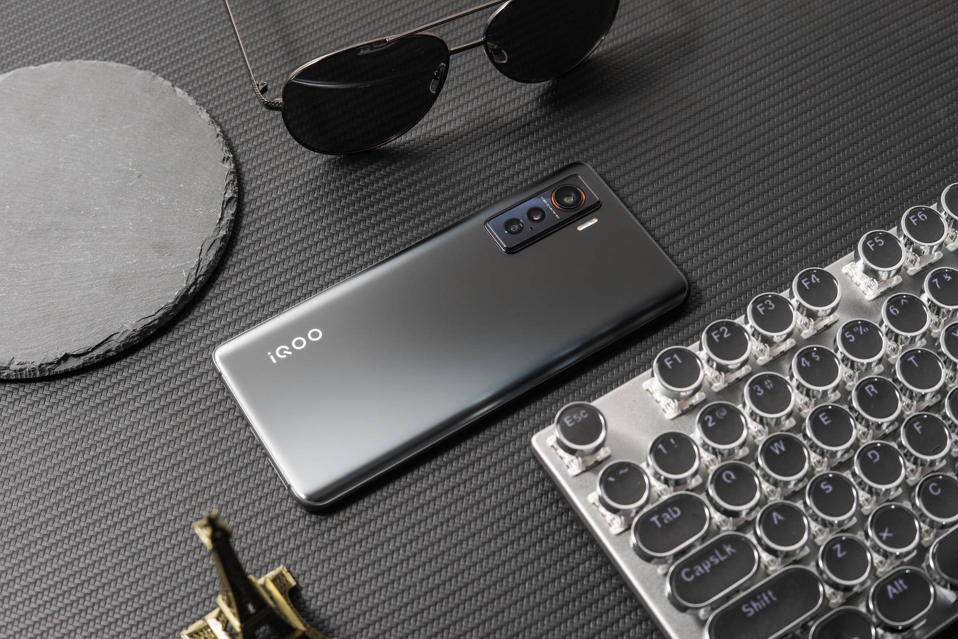 狂欢节活动已经开启，性能猛兽iQOO 5你还没入手？_搜狐汽车_搜狐网