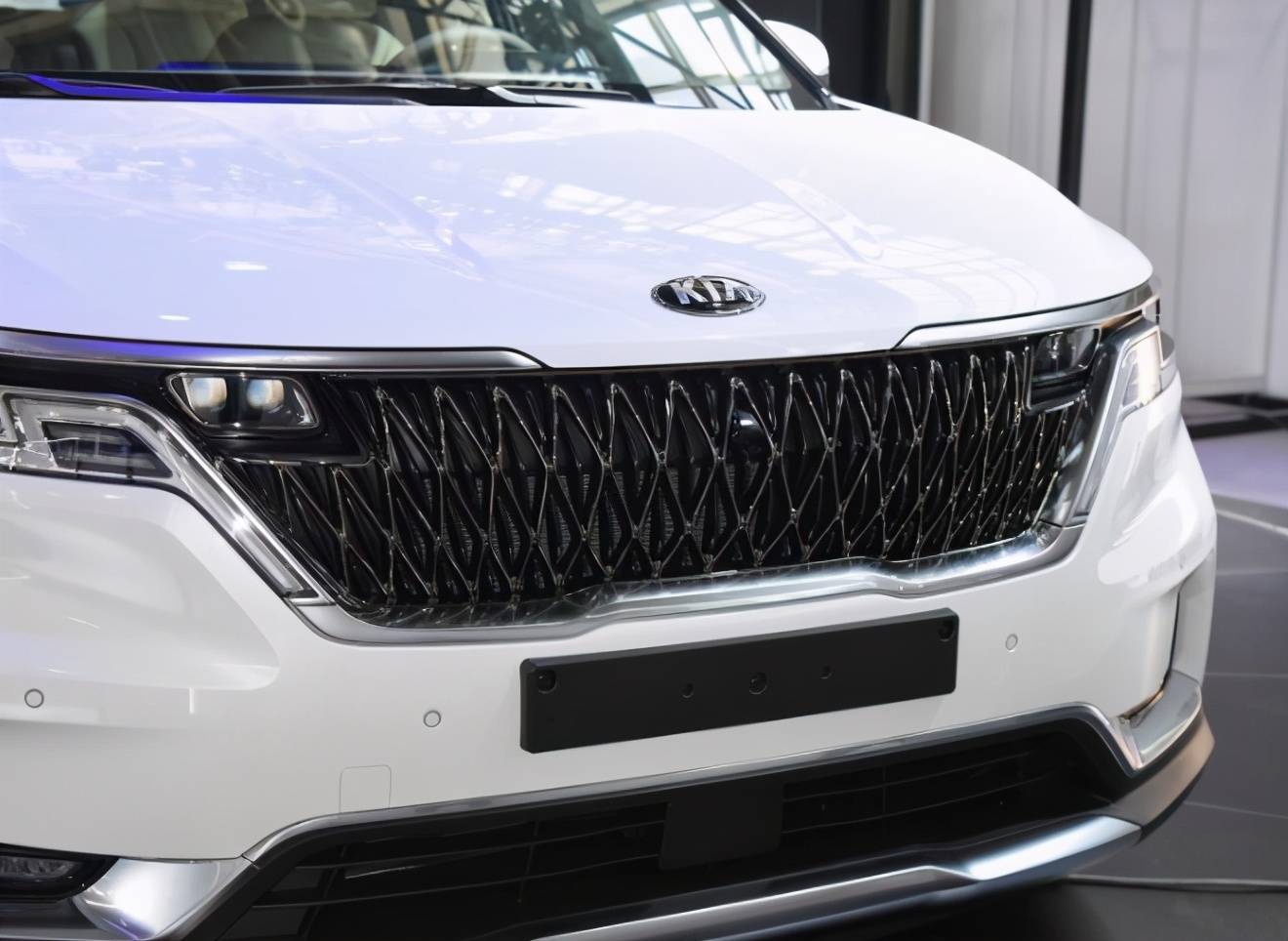 车长5155MM，又一款大块头挑战GL8，配备V6引擎，明年中旬上市_搜狐汽车_搜狐网