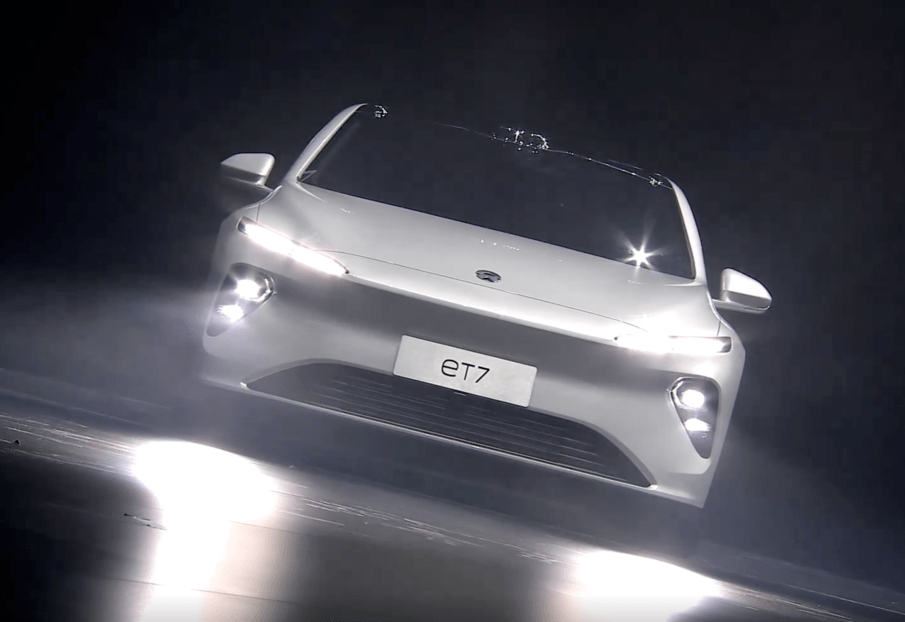 蔚来ET7 PK 宝马5系！国产新势力要对BBA“弯道超车”了？_搜狐汽车_搜狐网