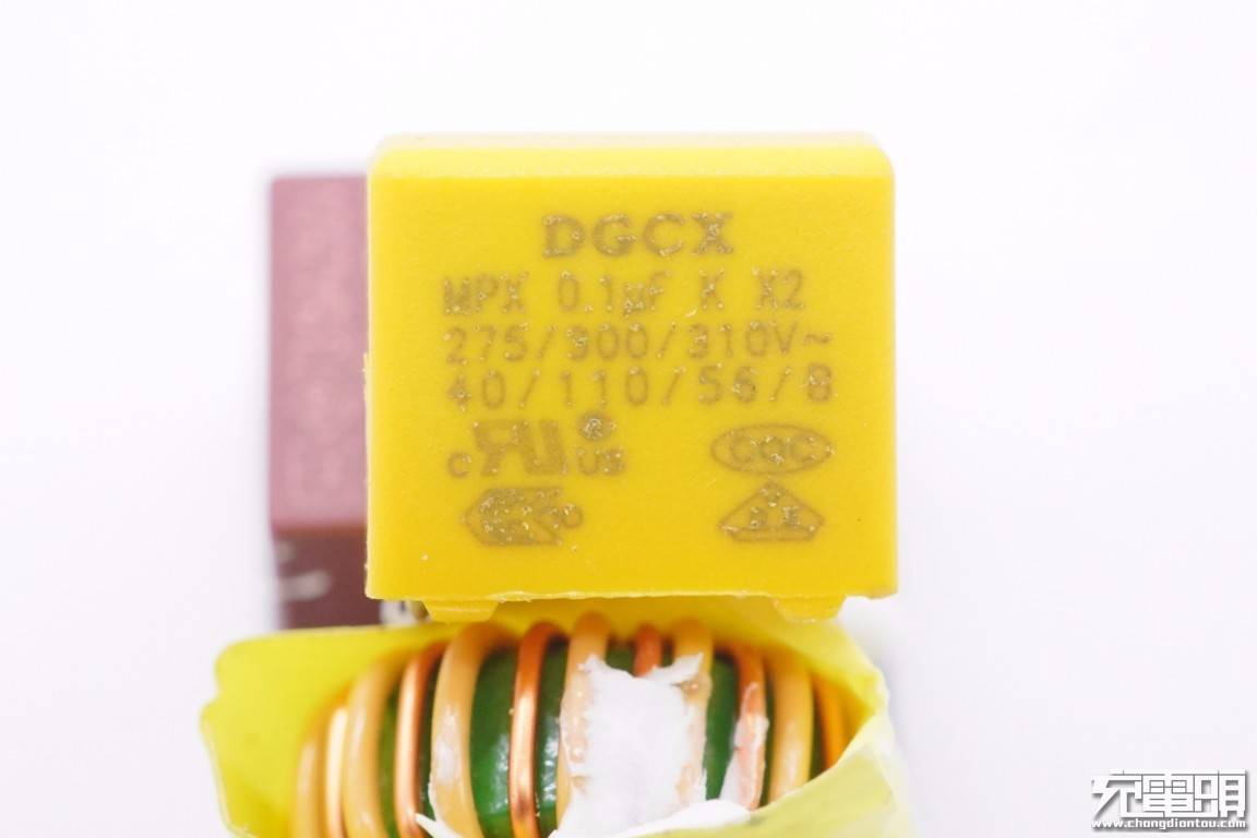 公牛65W 2A1C氮化镓充电器拆解，采用智融SW3510降压协议芯片-搜狐大视野-搜狐新闻