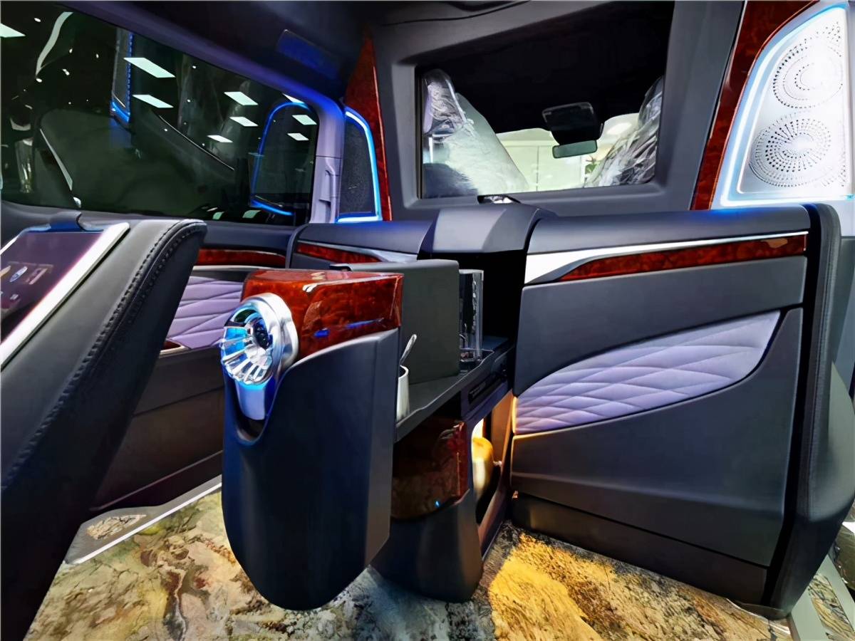 全新奔驰V级V260L新款9速商务，4+2独立座椅_搜狐汽车_搜狐网