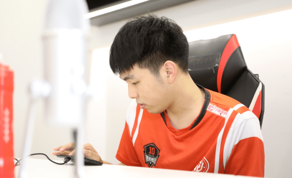 Hero成为全KPL第二支吃“鹅”的队伍，LGD大鹅这一点仍值得肯定！_比赛