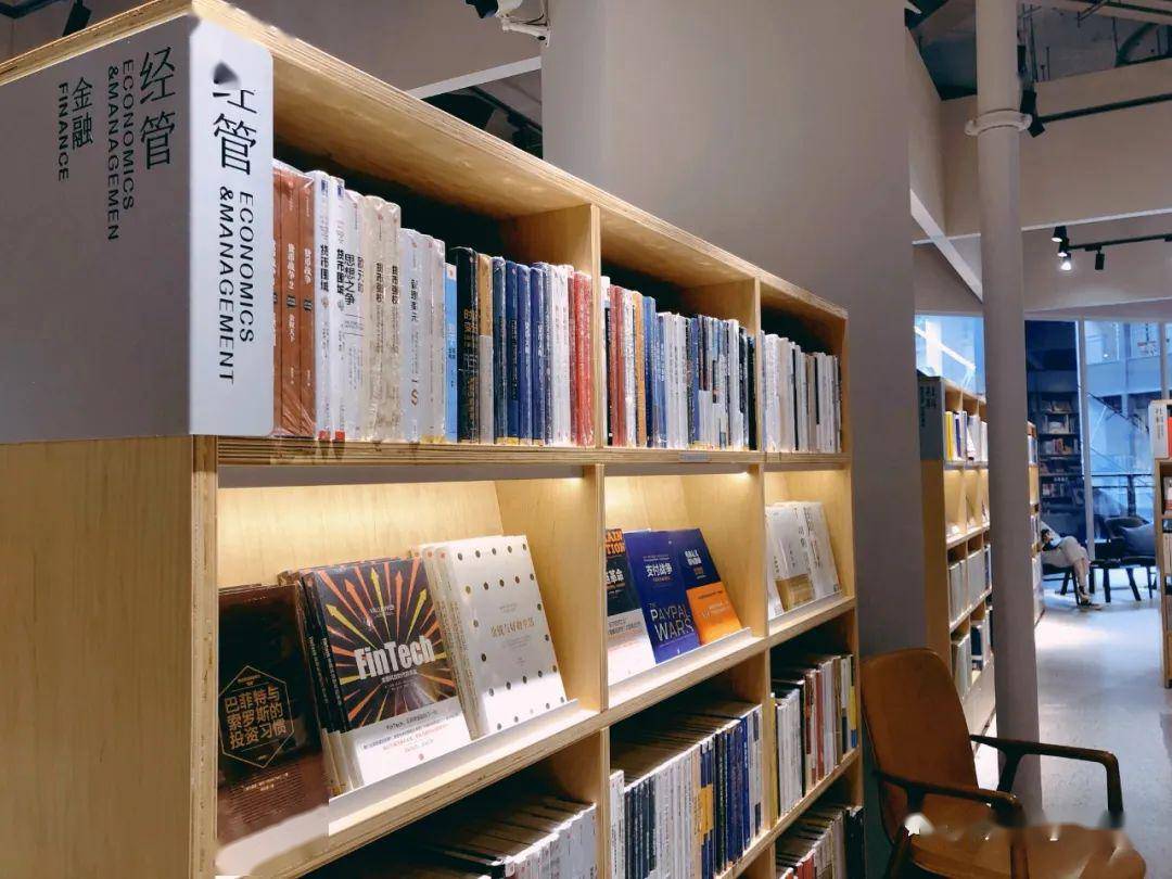 实探！Ins风、童趣阅读区、原版外文书籍…带你体验藏身龙湖里的郑州“Zui美书店”-搜狐大视野-搜狐新闻