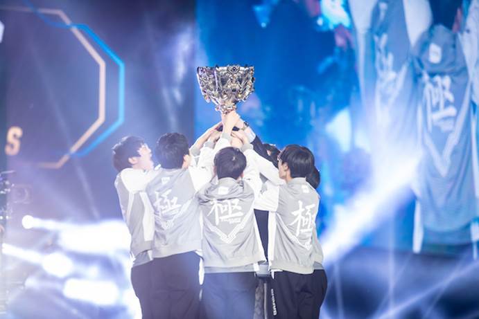 LPL是如何崛起，成为英雄联盟第一赛区的？背后的辛酸没人能懂_战队