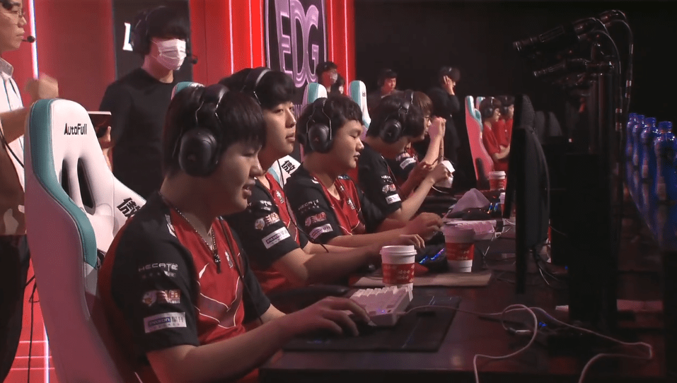 曾被整个LPL喷菜，遭战队抛弃沦落没人要，如今成世界顶级AD！_Loken