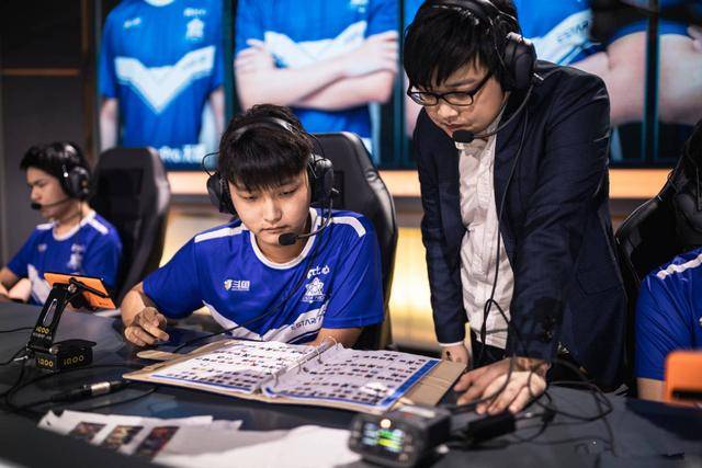 王者荣耀：eStarPro零封WE！王添龙才是最帅的少年！理由有三_猫神