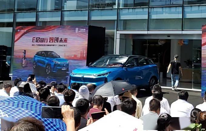 奔腾纯电SUV E01开启预订 内饰酷似奔驰/续航450km_搜狐汽车_搜狐网