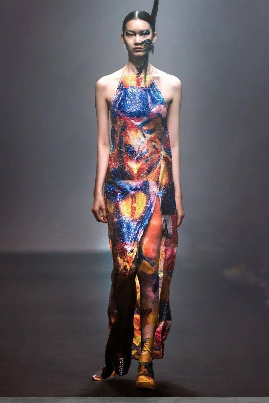 原来羽绒服还可以这样解构？ANGEL CHEN渗透着色彩的光影力量-搜狐大视野-搜狐新闻