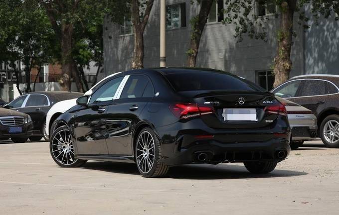 新款梅赛德斯-AMG A35L上市！售39.98万，配置升级，4.9秒破百_搜狐汽车_搜狐网