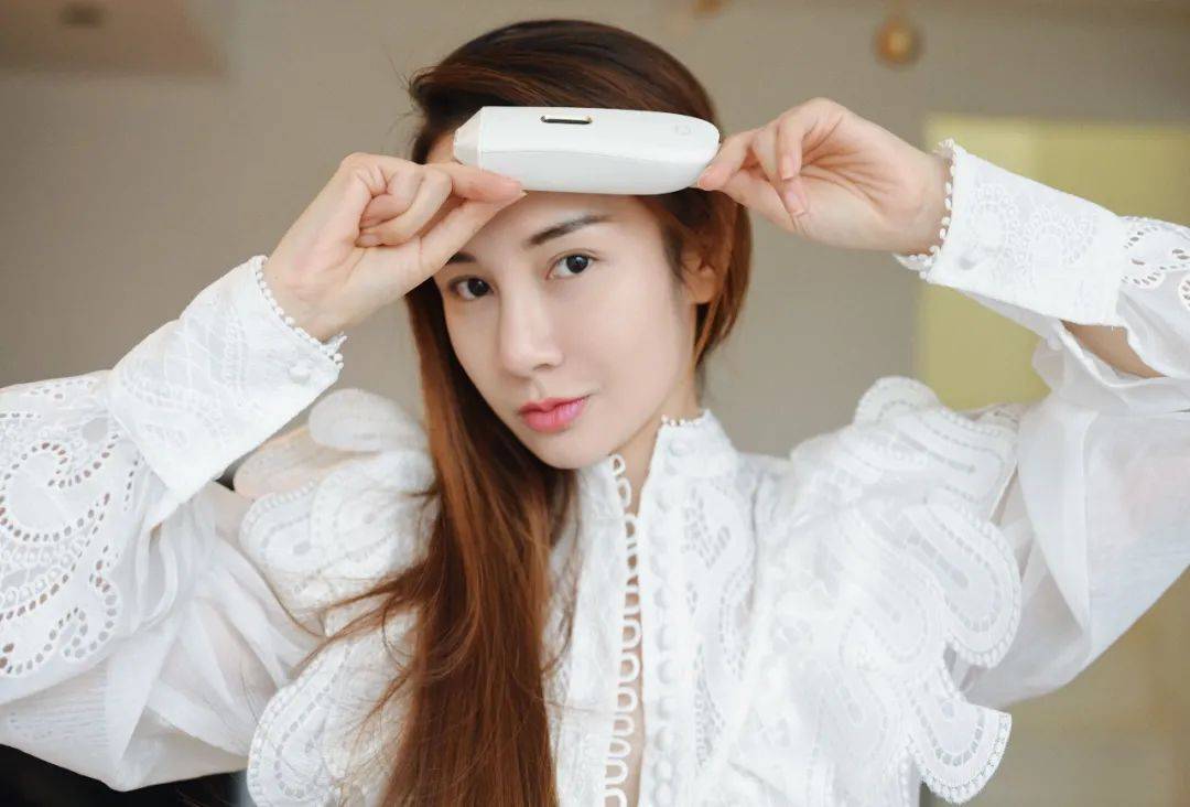 氛围感美人 | 斑点瑕疵女孩 How to be chic？-搜狐大视野-搜狐新闻