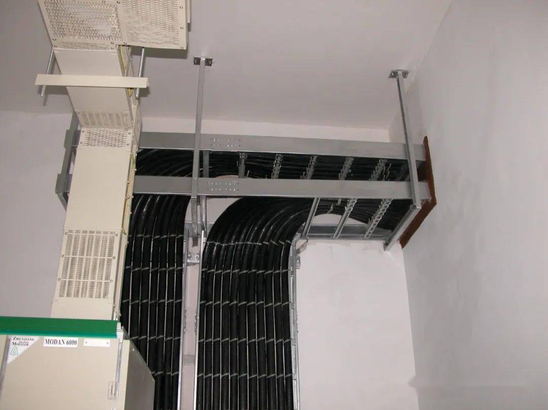 桥架及电缆施工的17个工艺要点，优质工程示例！ 敷设