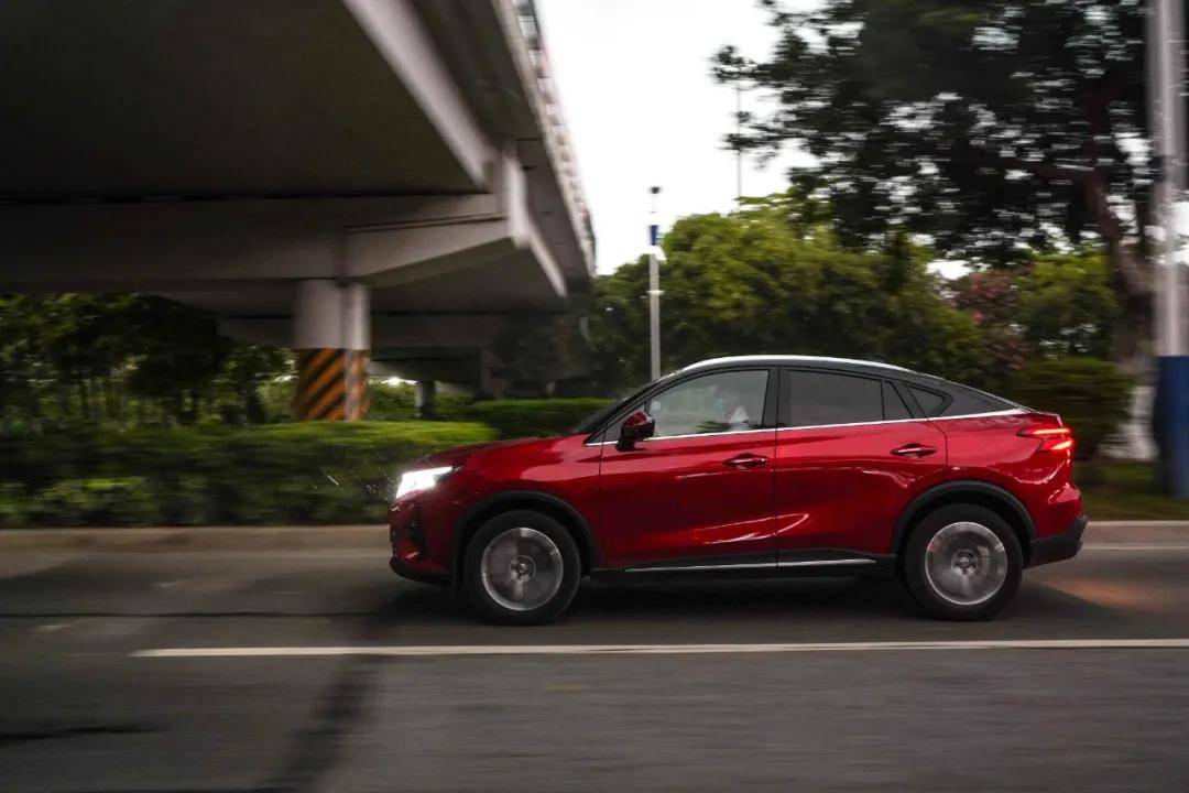 试驾传祺GS4 COUPE 大伙都说：设计太大胆了_搜狐汽车_搜狐网