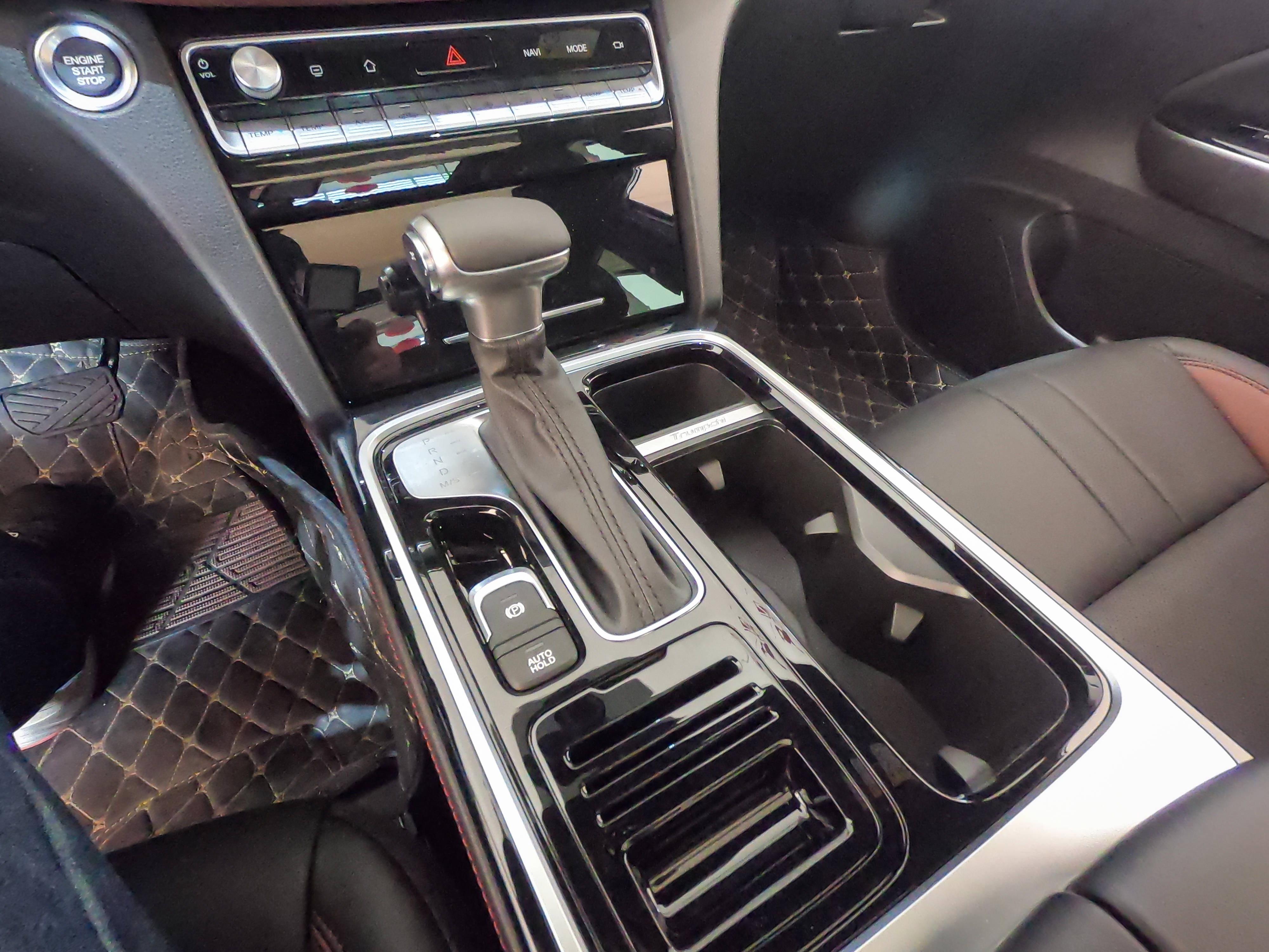 传祺GS8S内饰实拍：内饰质感升级，后排座椅更舒适-搜狐大视野-搜狐新闻