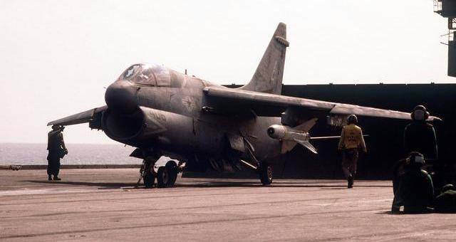 记忆中的战斗机7|A-7攻击机-搜狐大视野-搜狐新闻