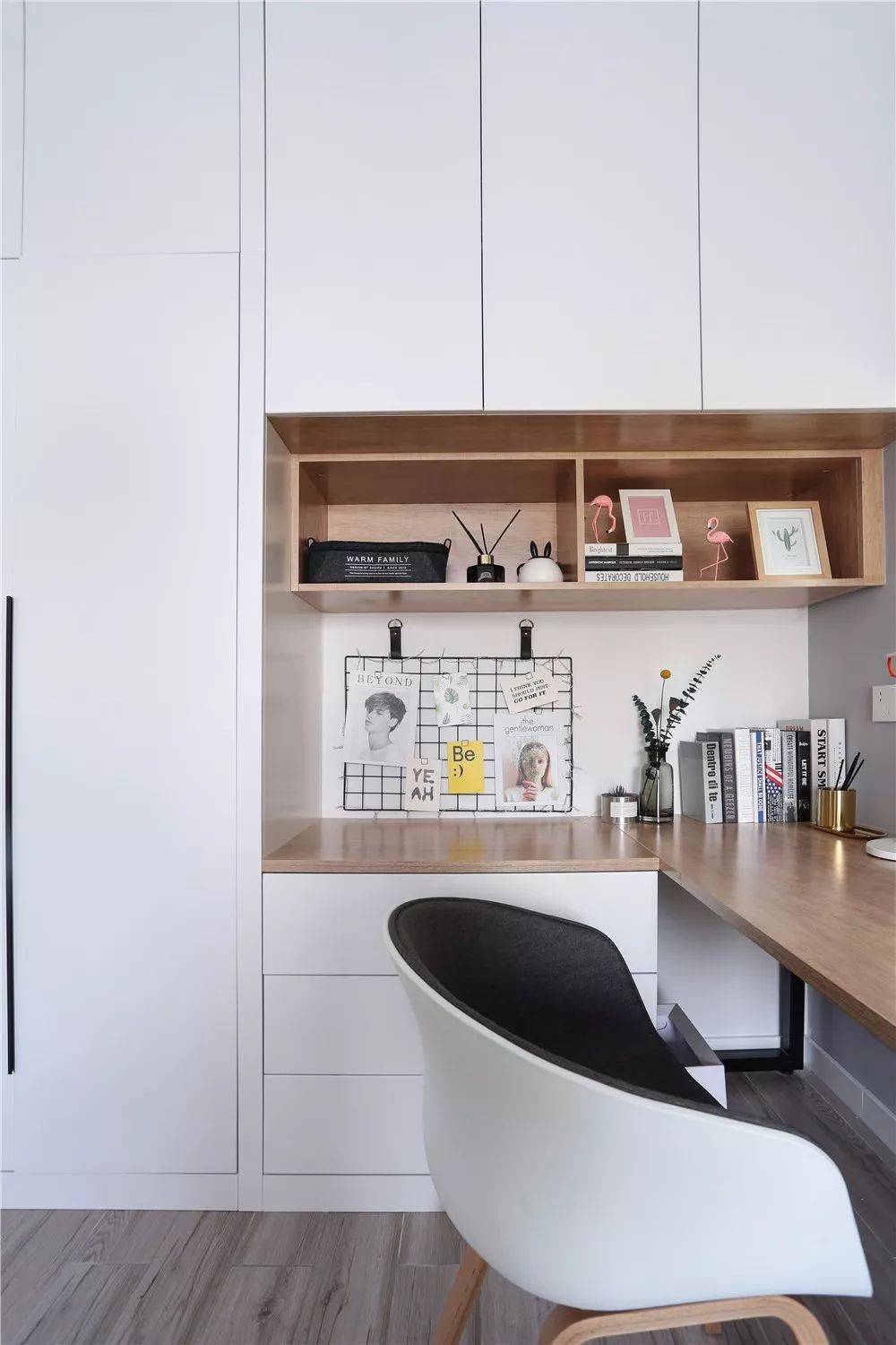 原来书桌柜还能这样设计，美观又省空间，比独立书房还好用！_抽屉