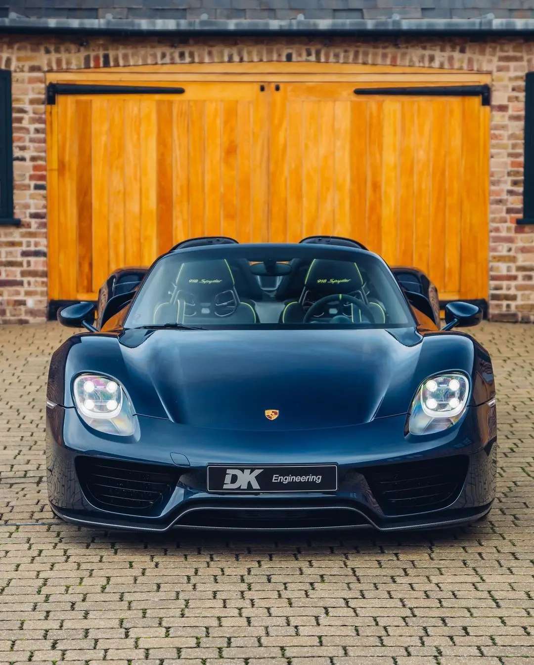 保时捷918 Spyder，车身颜色叫Dark Blue Metallic-搜狐大视野-搜狐新闻