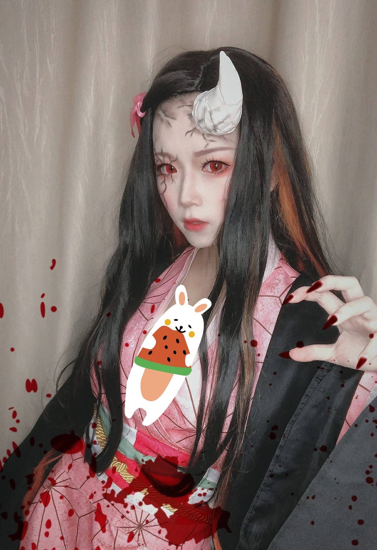 鬼灭之刃：祢豆子高颜值COS，这才是炭治郎心中的村花妹妹_coser