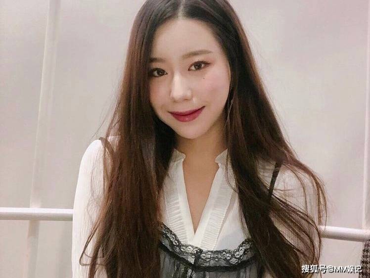 韩国女团主唱出柜！大方放闪甜喊“我的”，粉丝惊呼：好勇敢_Jiae