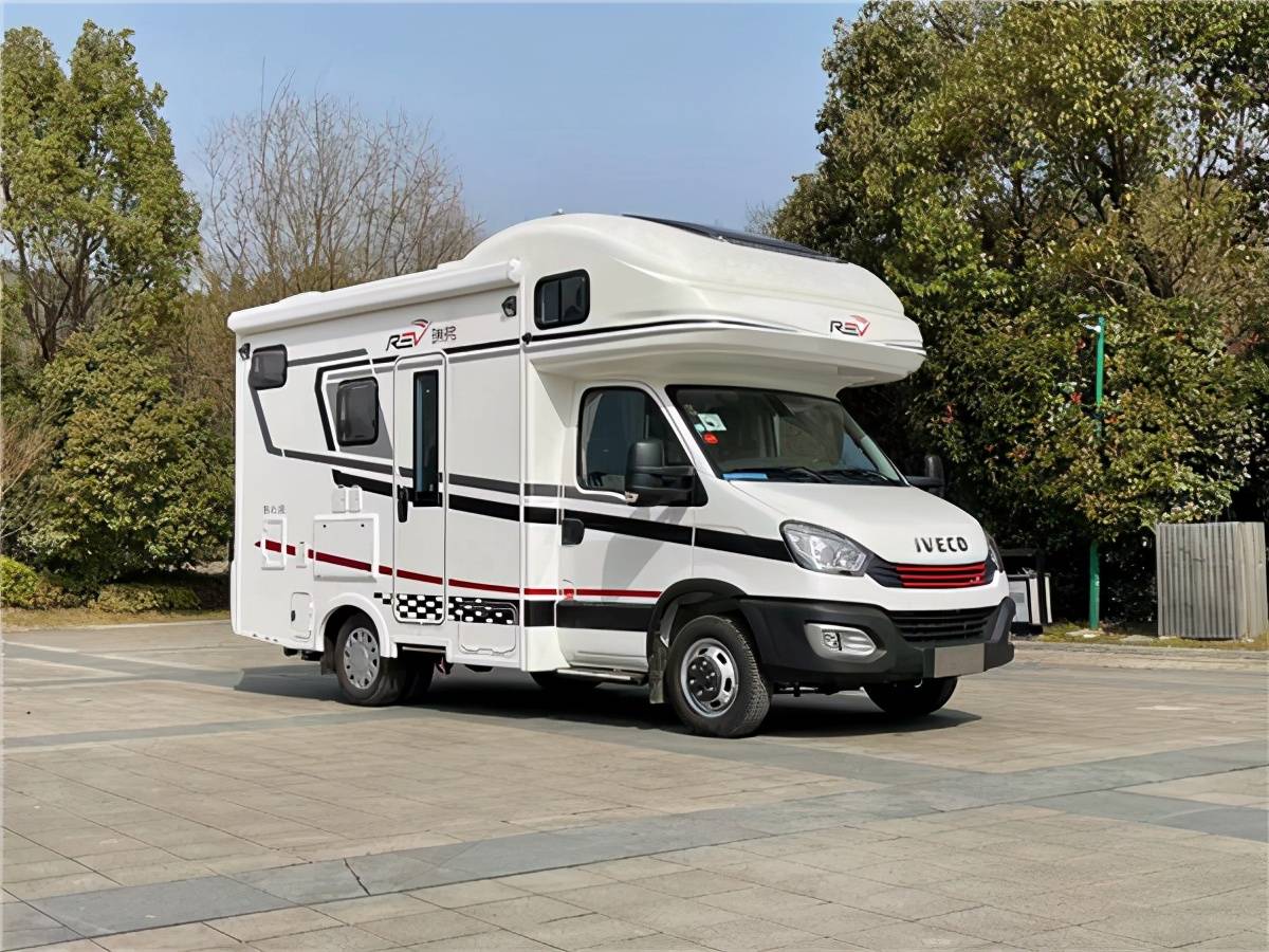 瑞弗V800依维柯C型房车，国六版本一如既往的经典华丽_搜狐汽车_搜狐网
