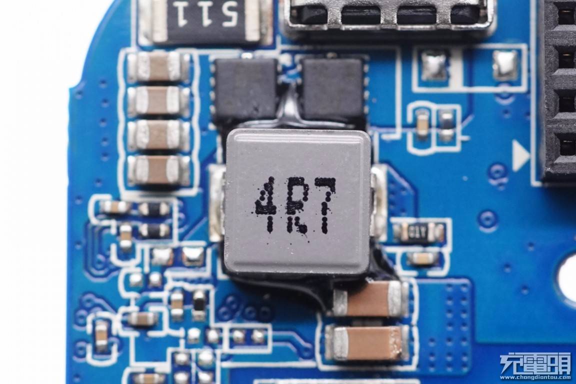 紫米20号快充移动电源拆解，内置三颗南芯SC8815升降压转换器_充电