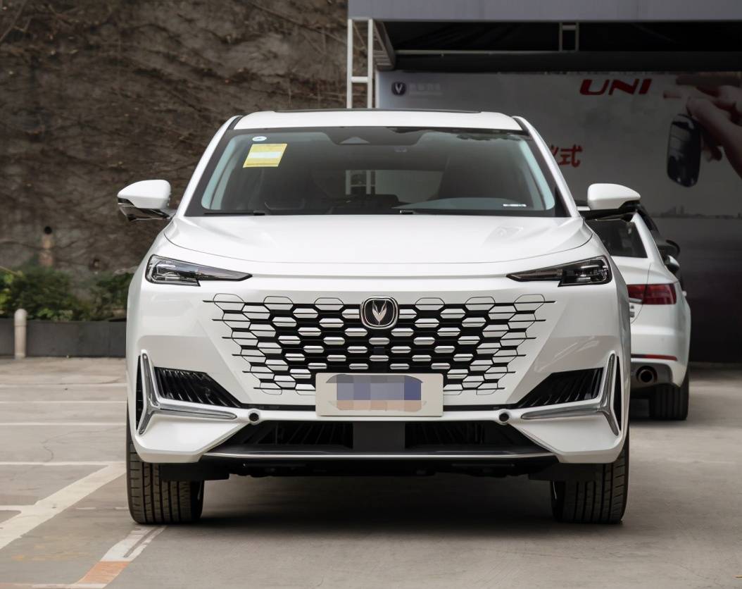 家用汽车首选对比贴！WEY VV6杠上长安UNI-K_搜狐汽车_搜狐网