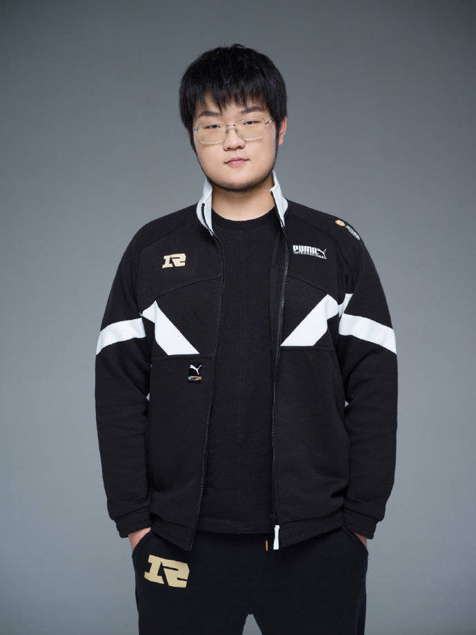 2021年王者荣耀春季赛 RNG.M定妆照-搜狐大视野-搜狐新闻