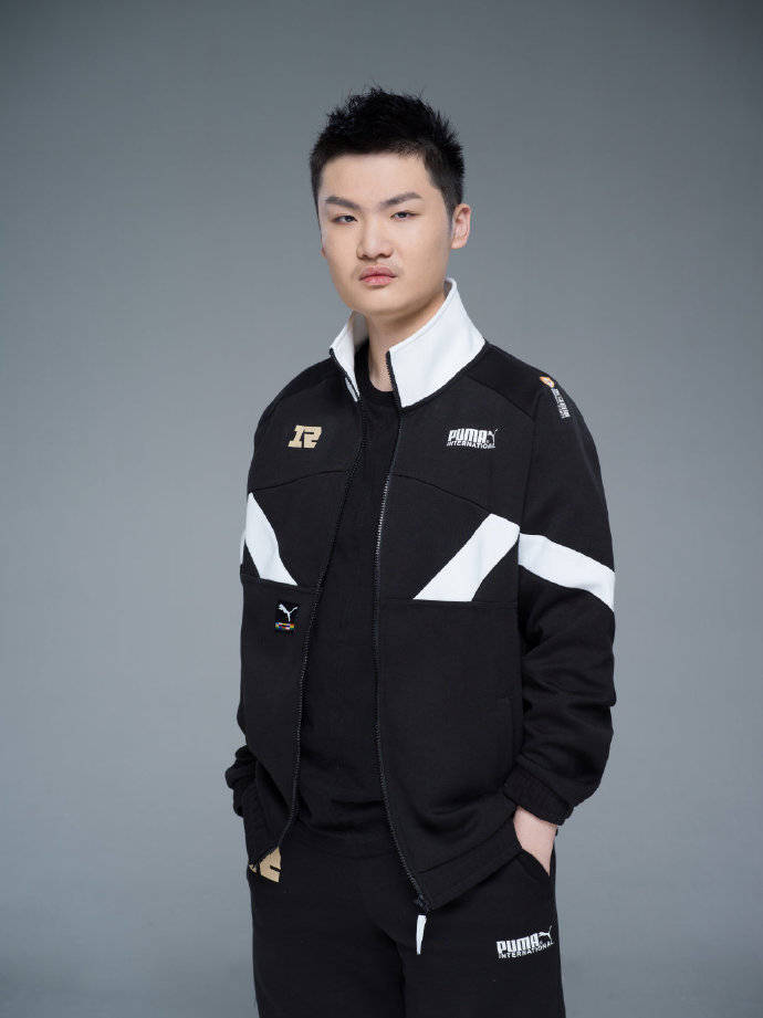 2021年王者荣耀春季赛 RNG.M定妆照-搜狐大视野-搜狐新闻