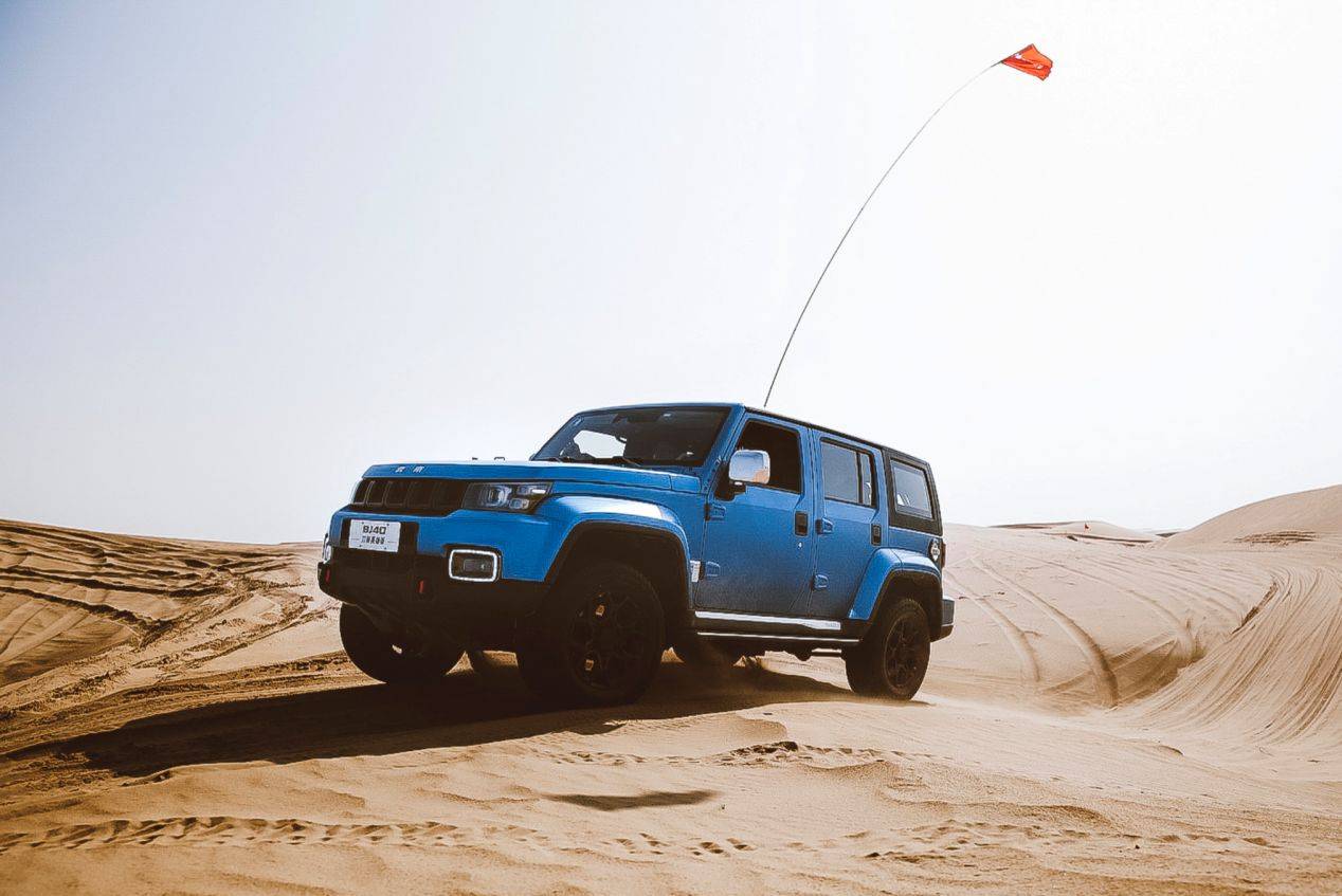 “红蓝CP”双选择，BJ40刀锋英雄版上市_搜狐汽车_搜狐网