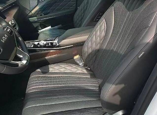 全新起亚K8亮相街头，奔驰同款大屏内饰+8AT，尺寸与奥迪A6看齐_搜狐汽车_搜狐网