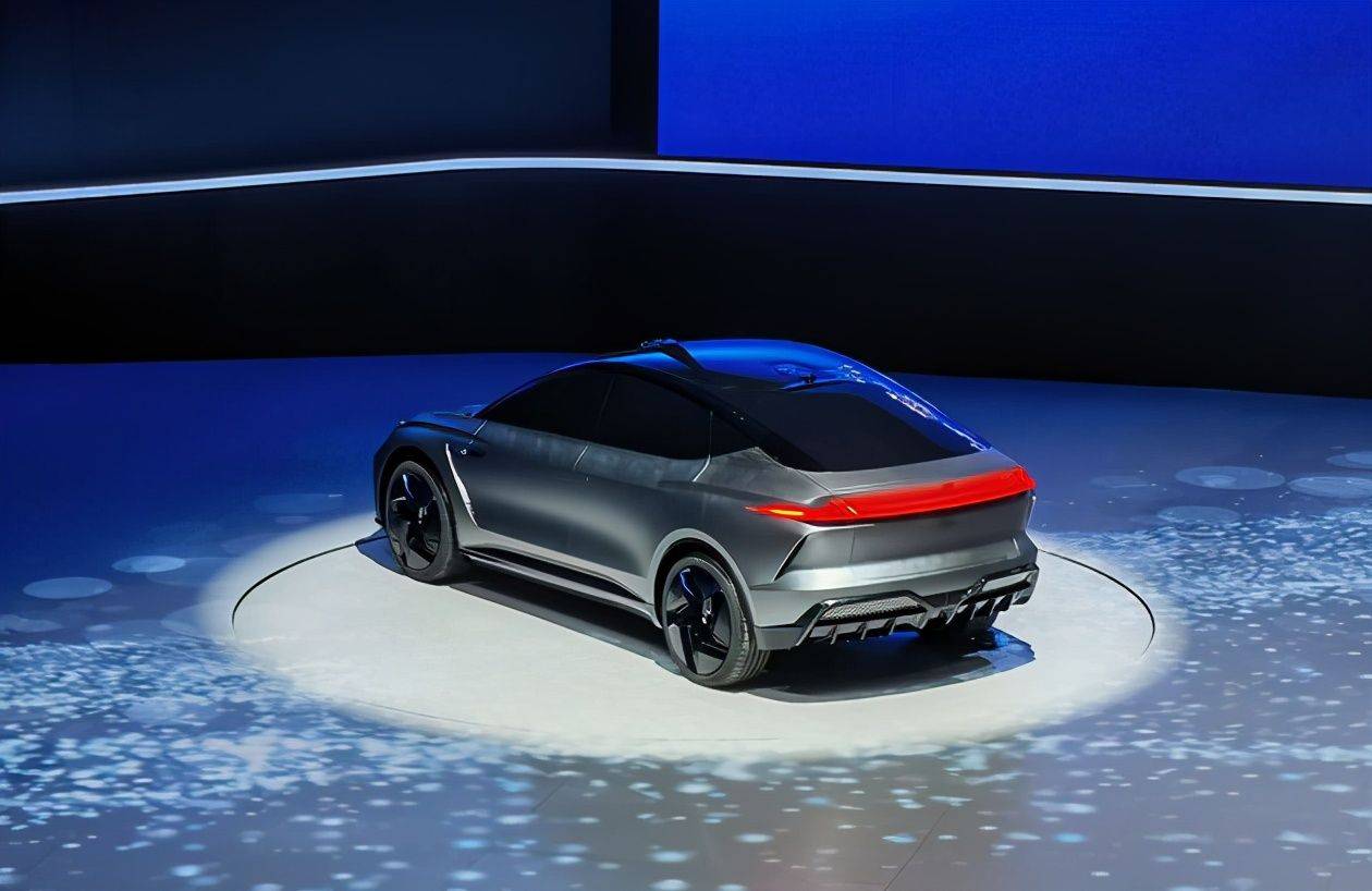 首款跨界SUV上海车展亮相，R汽车ES33与苹果一争高下_搜狐汽车_搜狐网