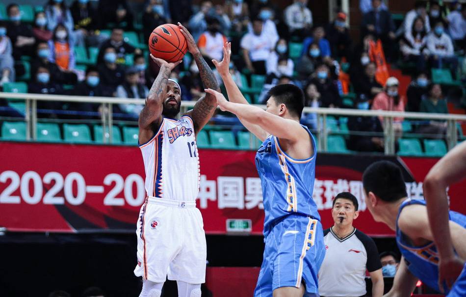 末节狂赢20分！首钢103比96逆转上海男篮 CBA2连胜-搜狐大视野-搜狐新闻