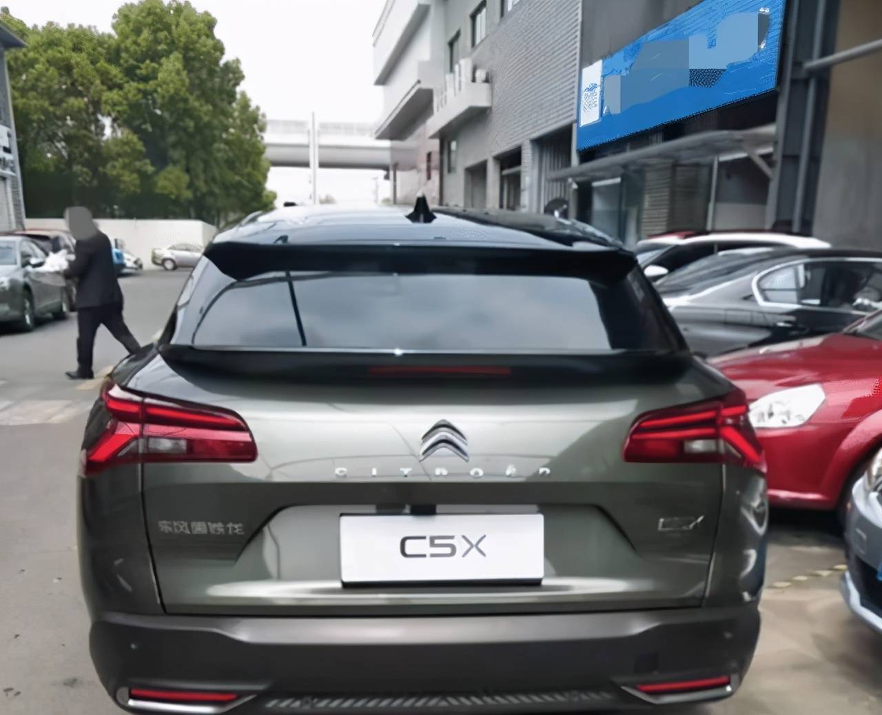 雪铁龙凡尔赛C5X到店了，比马自达CX4更漂亮，翻身有戏？_搜狐汽车_搜狐网