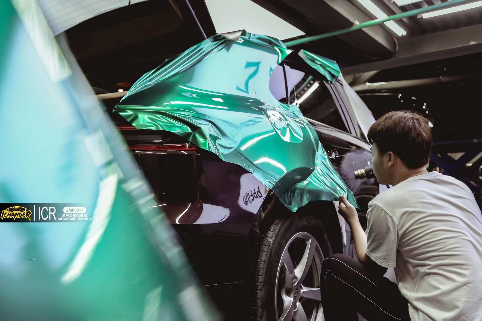 保时捷Macan贴Ichanger（ICR）改变者超亮金属祖母绿