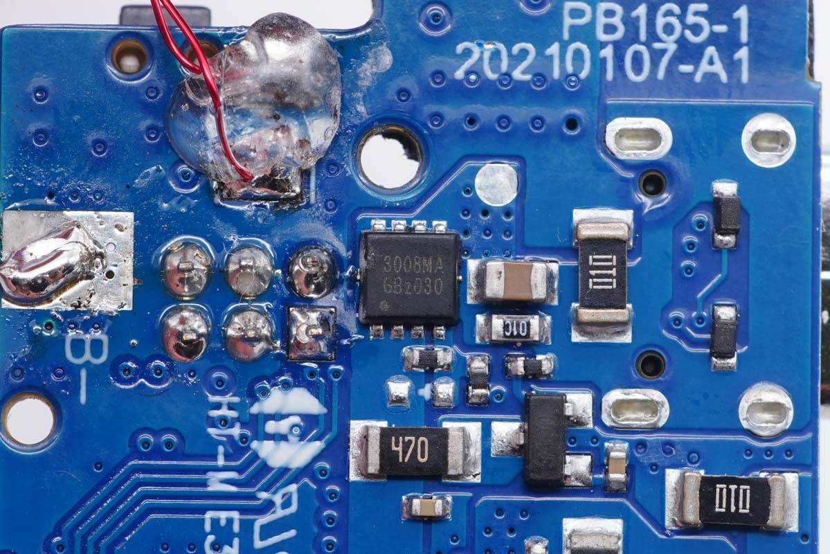 采用南芯SC8905升降压方案，绿联20000mAh 45W快充移动电源拆解_保护