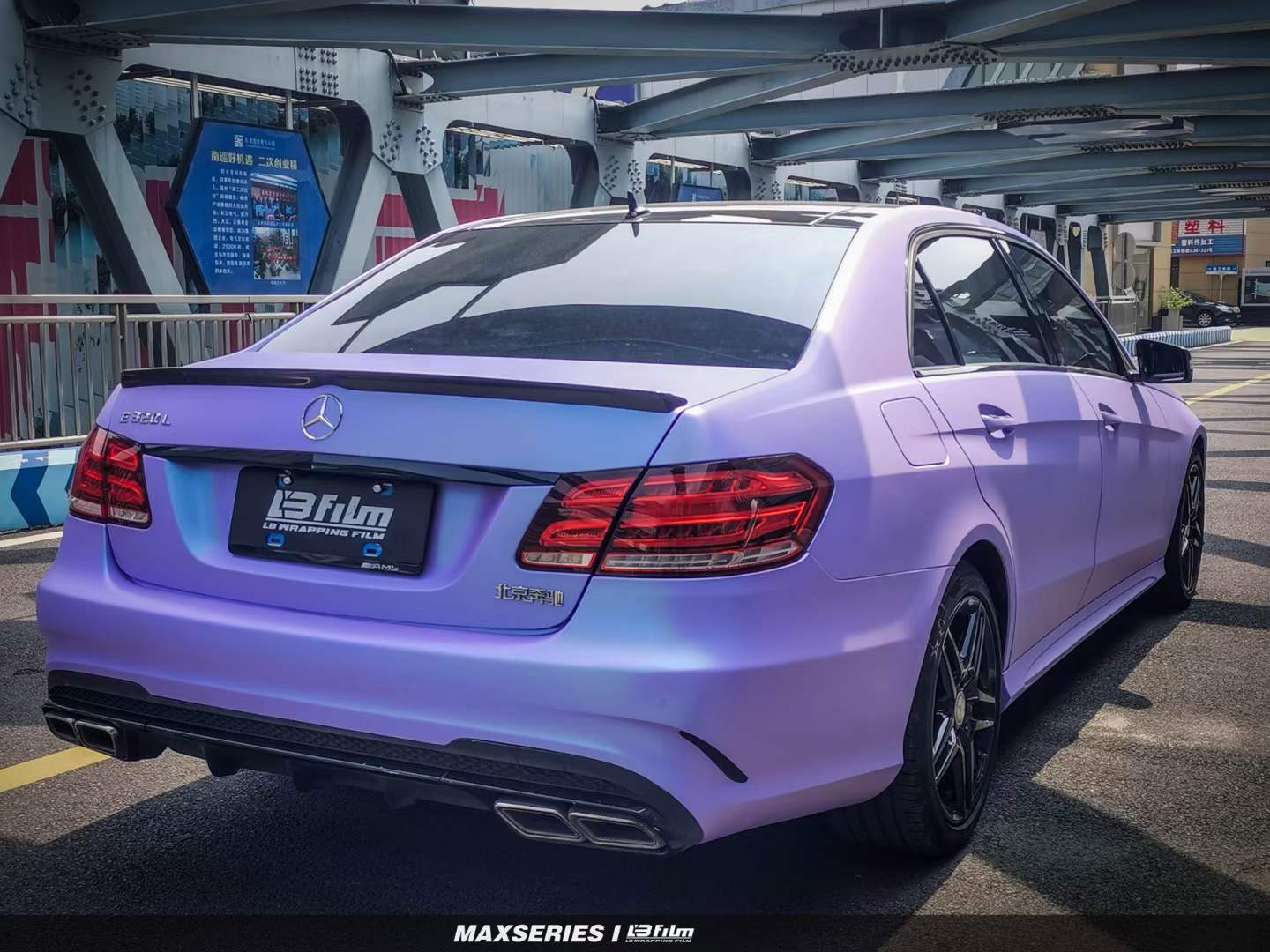 北京奔驰-E320L全车贴膜LB改色膜梦幻极光蓝_搜狐汽车_搜狐网