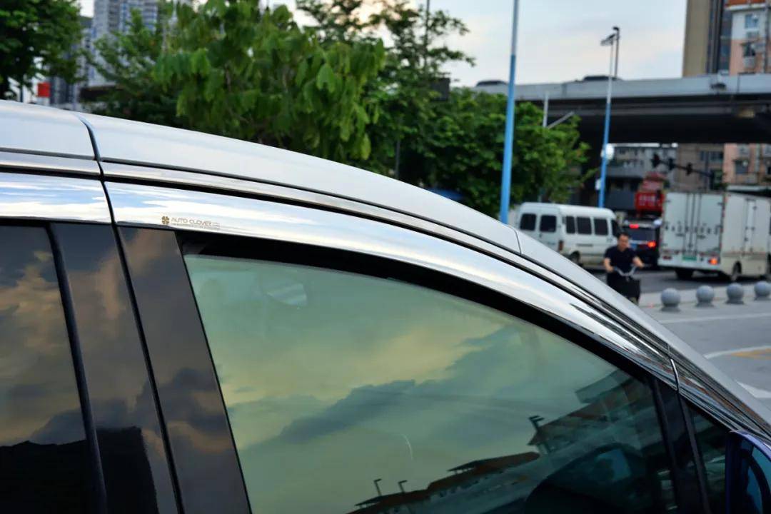 别克·GL8653T2020款搭配六片装奥克福铂金电镀雨挡_搜狐汽车_搜狐网