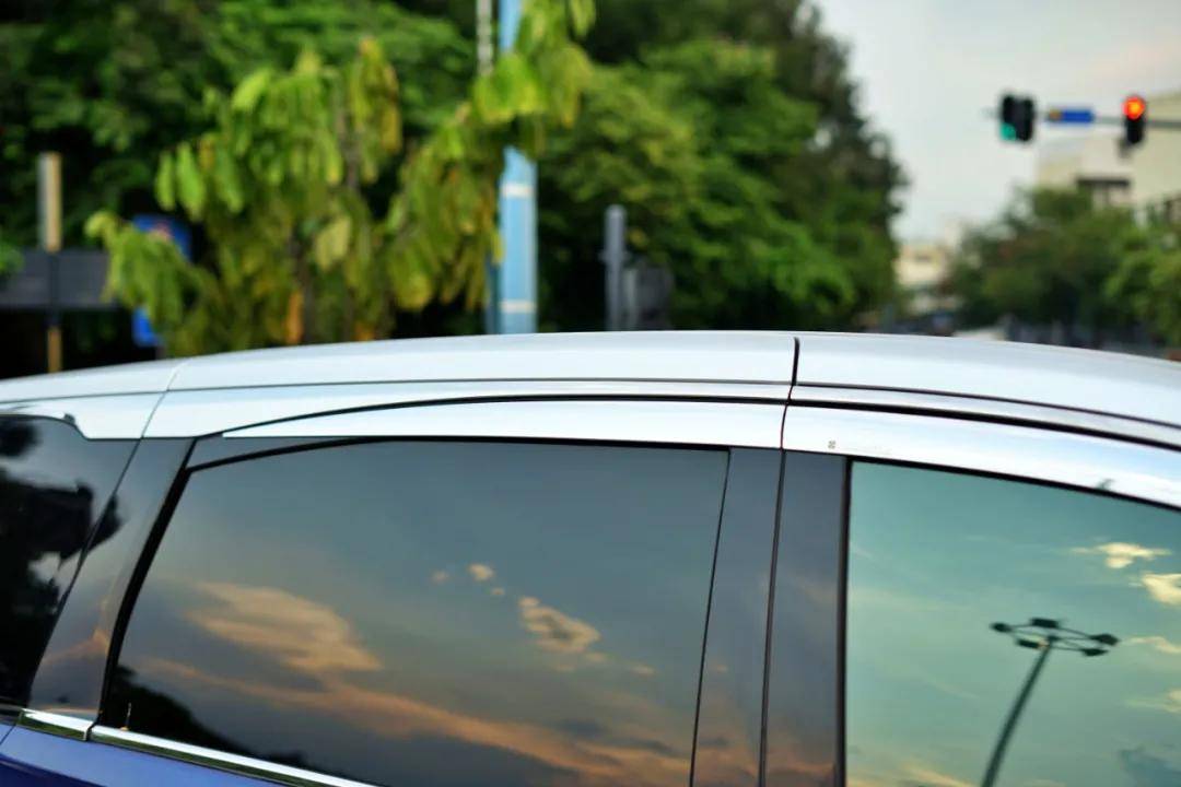 别克·GL8653T2020款搭配六片装奥克福铂金电镀雨挡_搜狐汽车_搜狐网