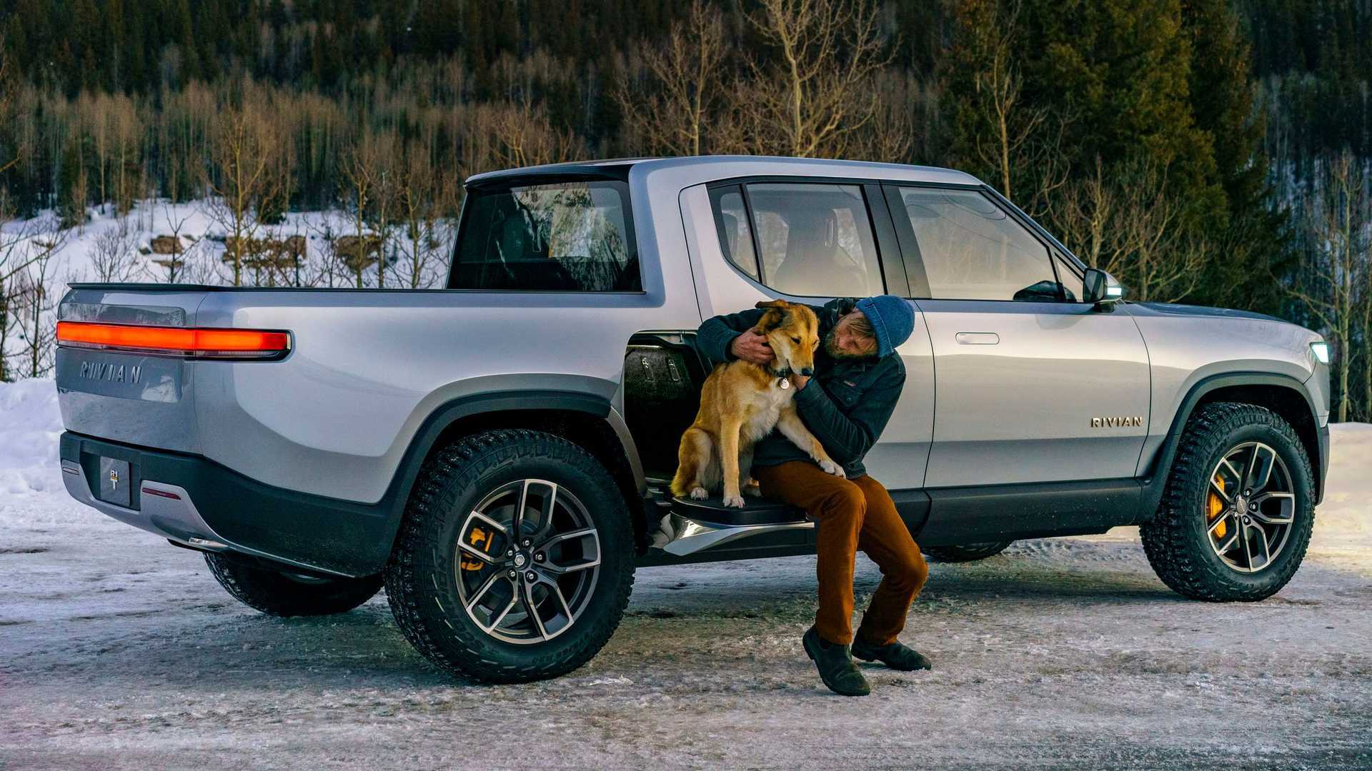 Rivian R1T首批量产车型正式下线 3秒“破百”/可原地转向_搜狐汽车_搜狐网