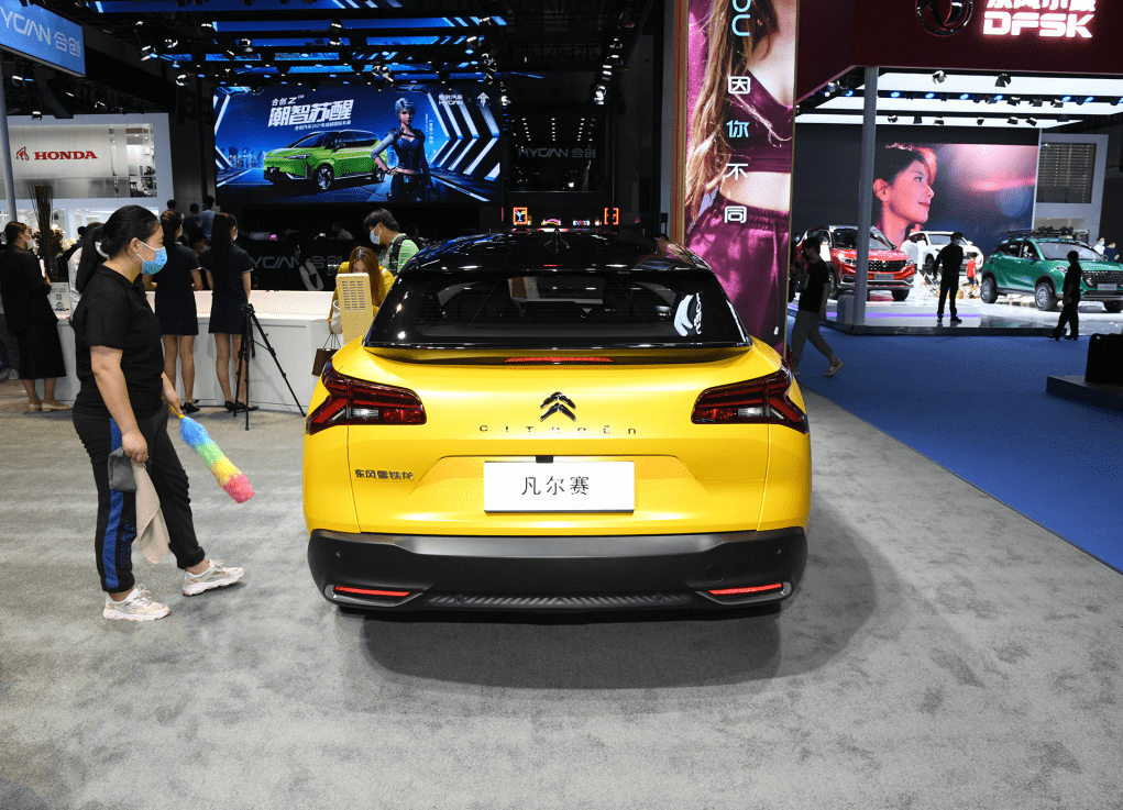 堪称同级最独特的中级车，凡尔赛C5X正式上市，售价14.37万元起_搜狐汽车_搜狐网