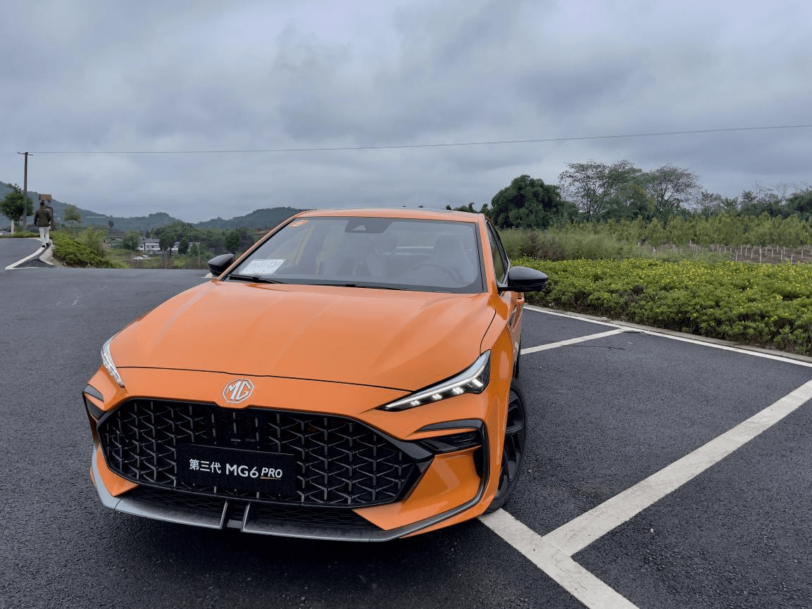 十万级的轿车就能“炸街”？MG6 PRO为何颇受年轻人青睐？_搜狐汽车_搜狐网