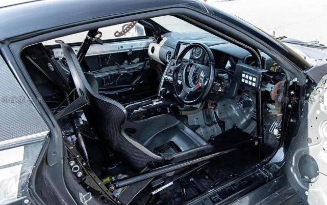 带减速伞拥有两千匹马力的GTR 04直线加速赛7秒内！_搜狐汽车_搜狐网