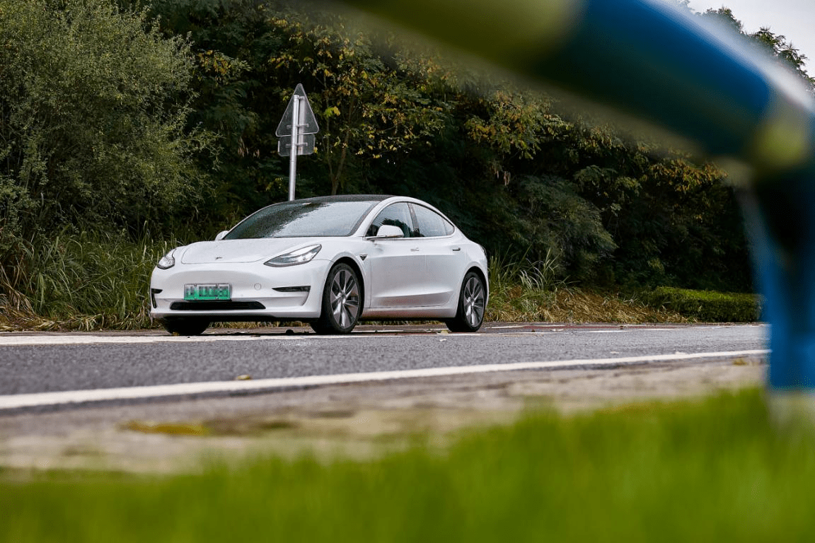 智能驾驶争锋，特斯拉Model3、小鹏P5，谁的方向是通途？_搜狐汽车_搜狐网
