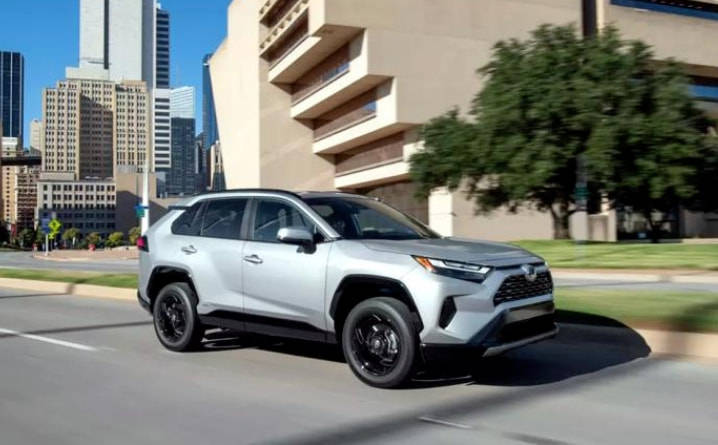 新款丰田RAV4官图发布！前脸更精致，配2.5L+8AT动力_搜狐汽车_搜狐网