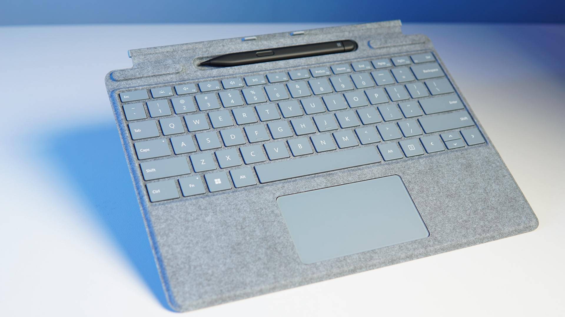 Surface Pro 8 评测：一手娱乐，一手工作，真生产力？_键盘