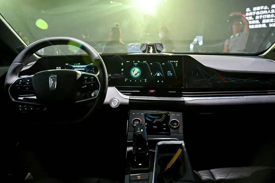 定位跨界SUV，轴距达2750毫米，一汽奔腾全新B70S首发亮相_搜狐汽车_搜狐网