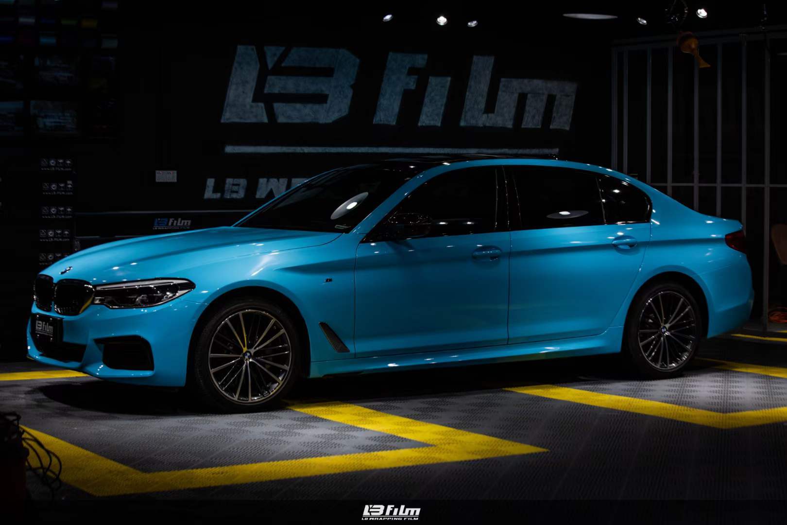 LBFILM改色膜：宝马5系-高亮浅天空蓝_搜狐汽车_搜狐网